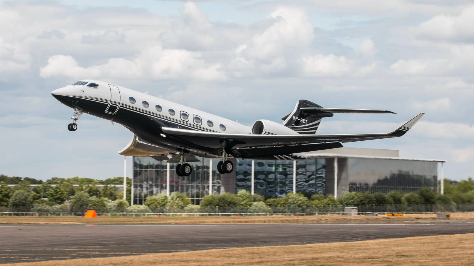 Michael Jordan Unveils His New Gulfstream G650ER Private Jet