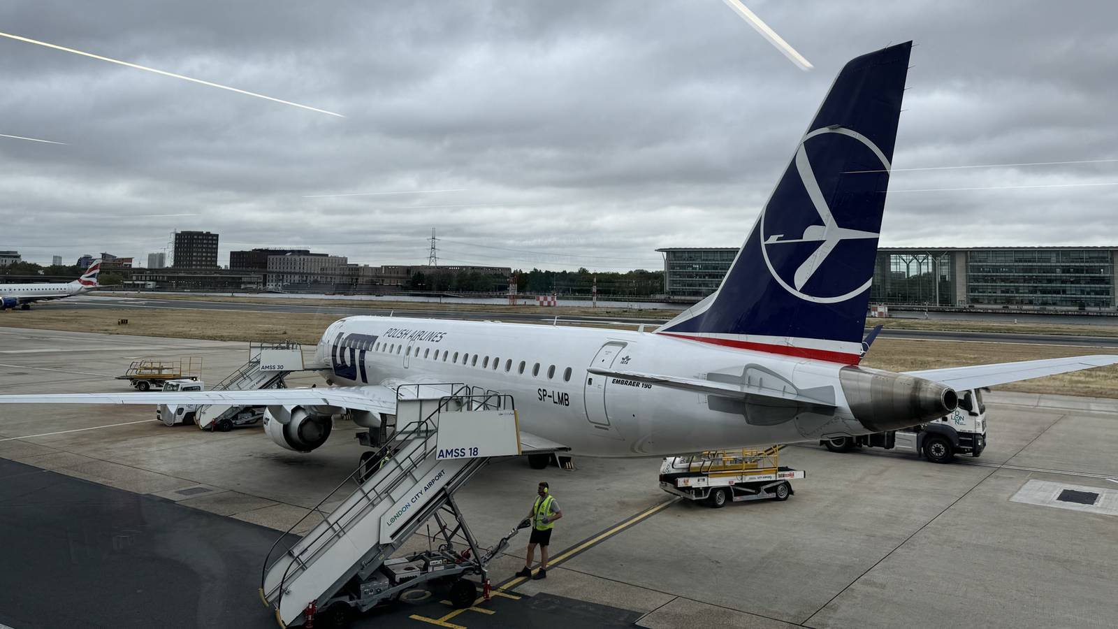 Flight Review: LOT Polish Embraer E190 Economy Class From London City ...