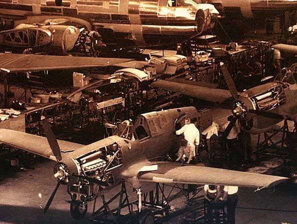 WW2's Wooden Giant: The Curtiss-Wright C-76 Caravan Cargo Plane