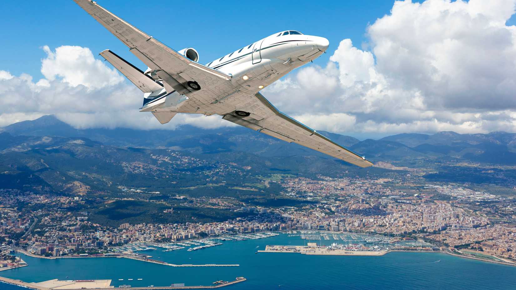 What Is The Typical Salary For A Private Jet Pilot?