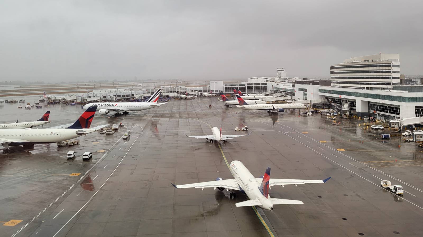 TSA Officers Potentially Exposed To Harmful Levels Of Lead & Copper In ...