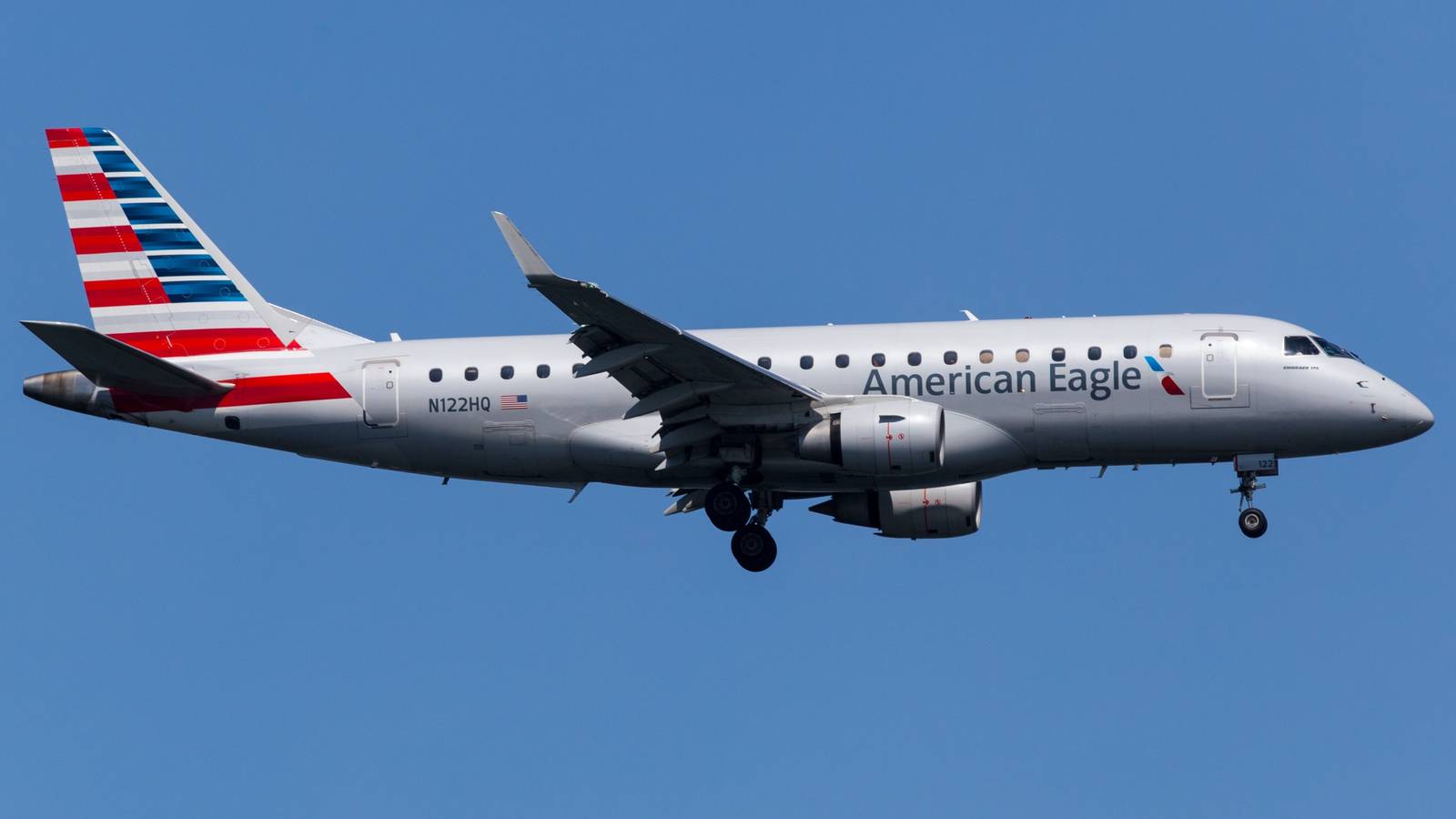 American Eagle Embraer E175 Collides With Tug During Pushback In ...