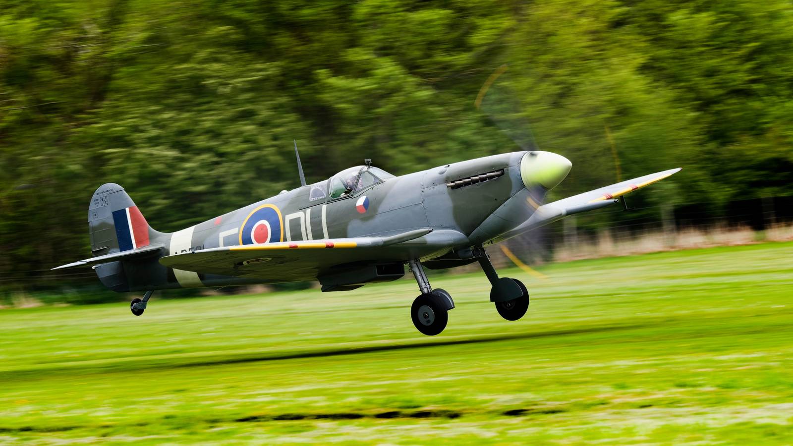 Aviation & Music: What Are Your Favorite Flying-Related Songs?