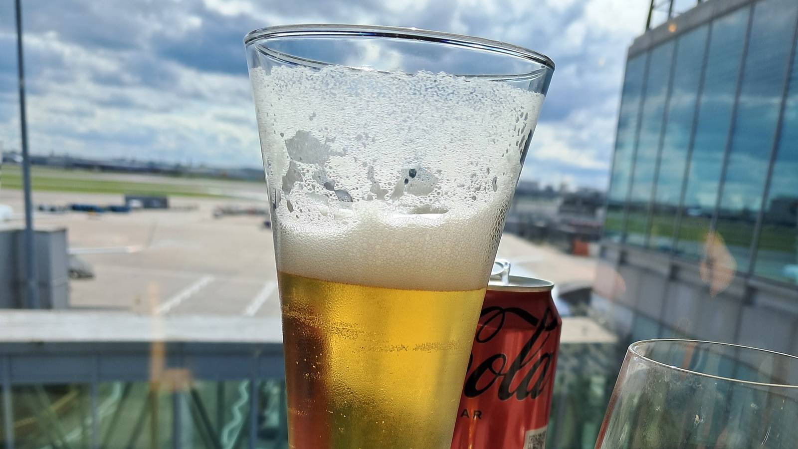 Self-Serve Alcohol At Airport Lounges: A Welcome Treat Or A Recipe For ...