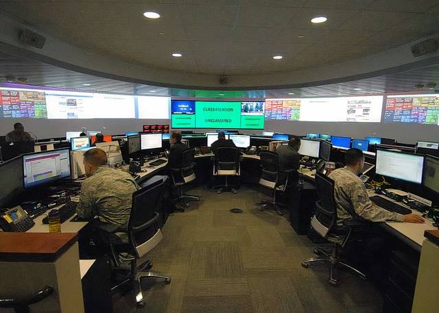 How US Military Aircraft Communicate During Missions