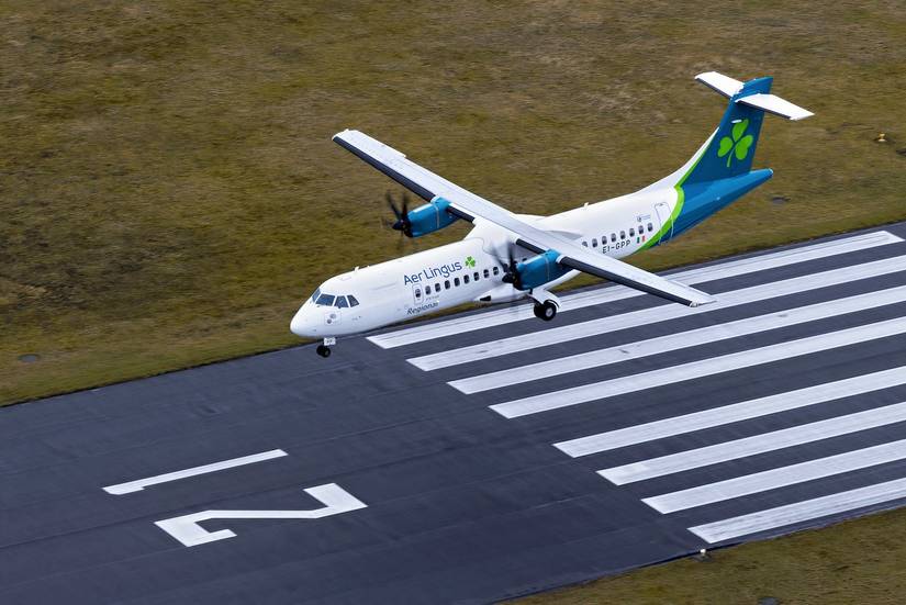 Emerald Airlines ATR72 Nose Wheel Collapses At Belfast City
