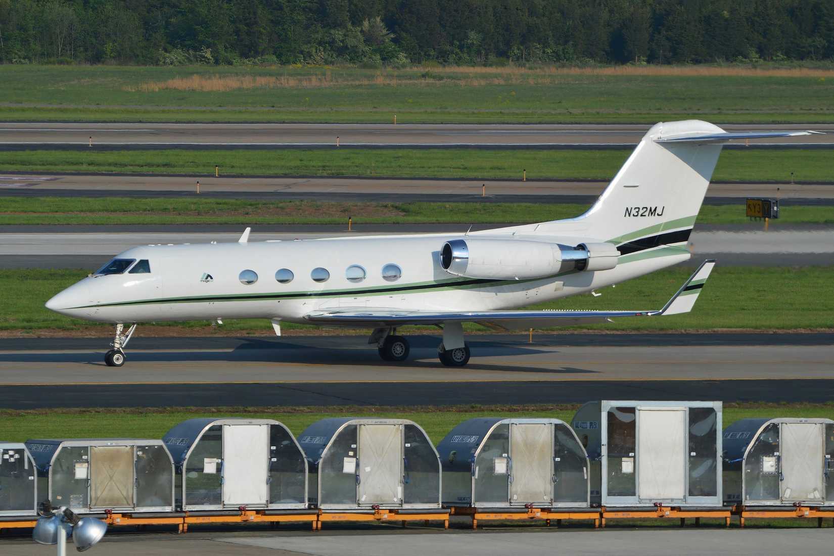 magic johnson private plane