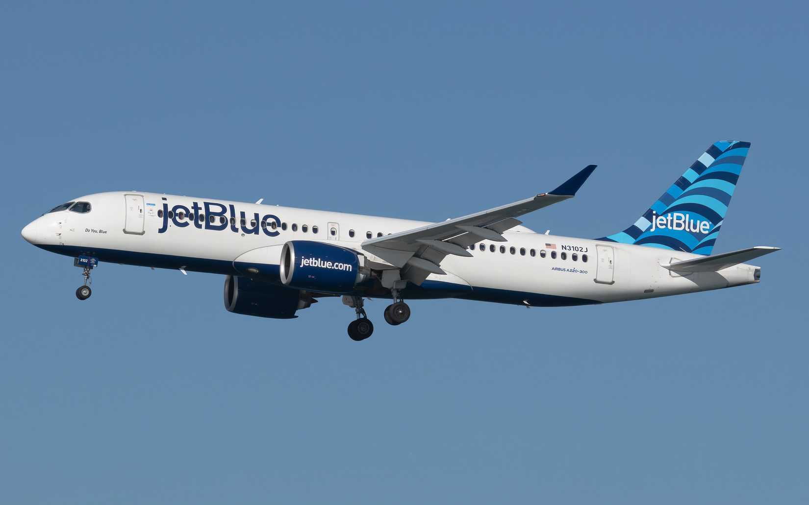 JetBlue Airbus A220 Diverts To New York JFK Following Burning Odor In ...
