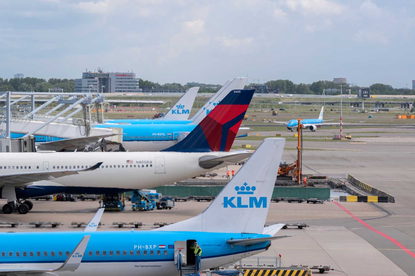 Which European Airport Has The Most Runways?