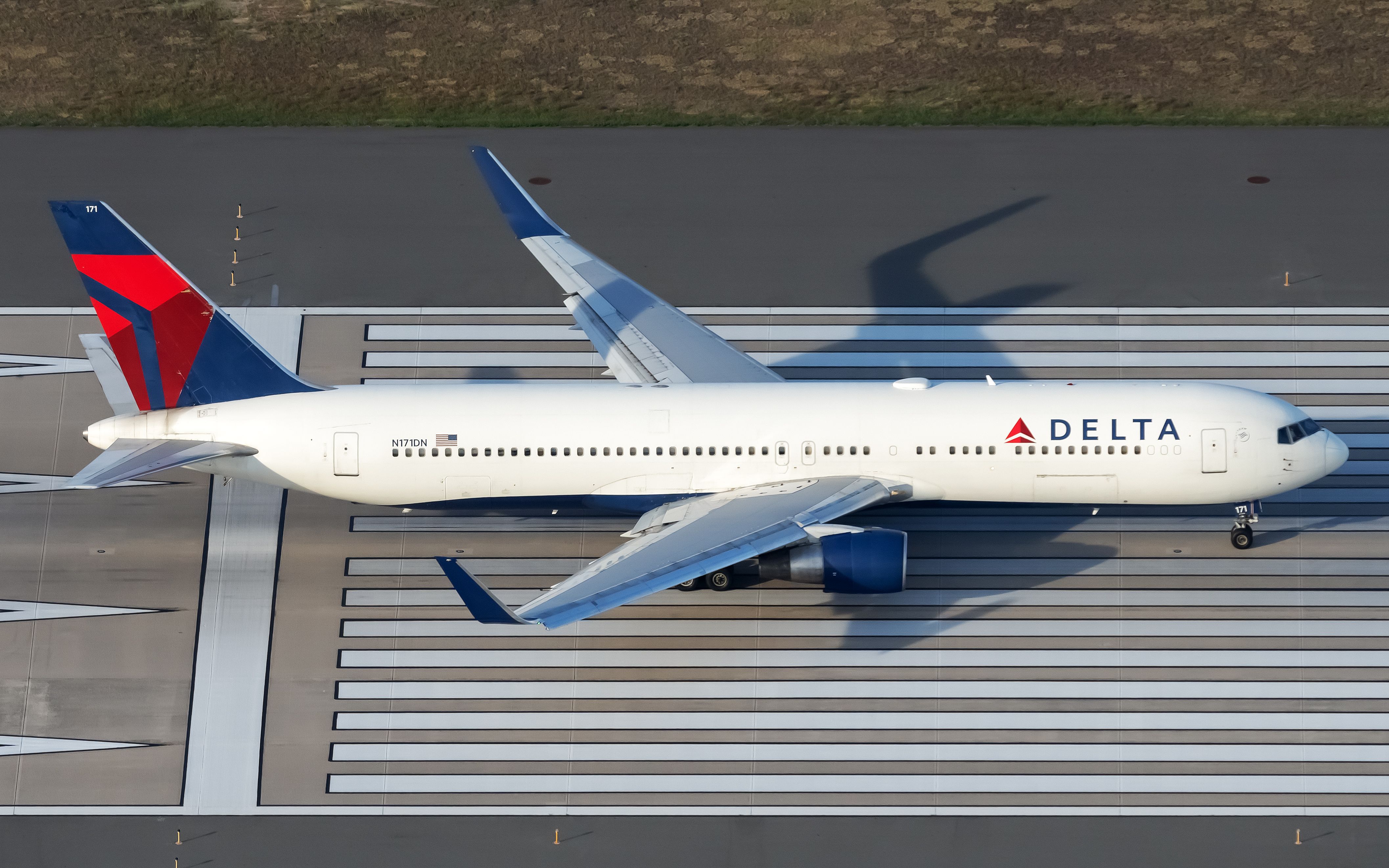 Goodbye: Delta Air Lines Retires Boeing 767-300ER That Lost Emergency ...