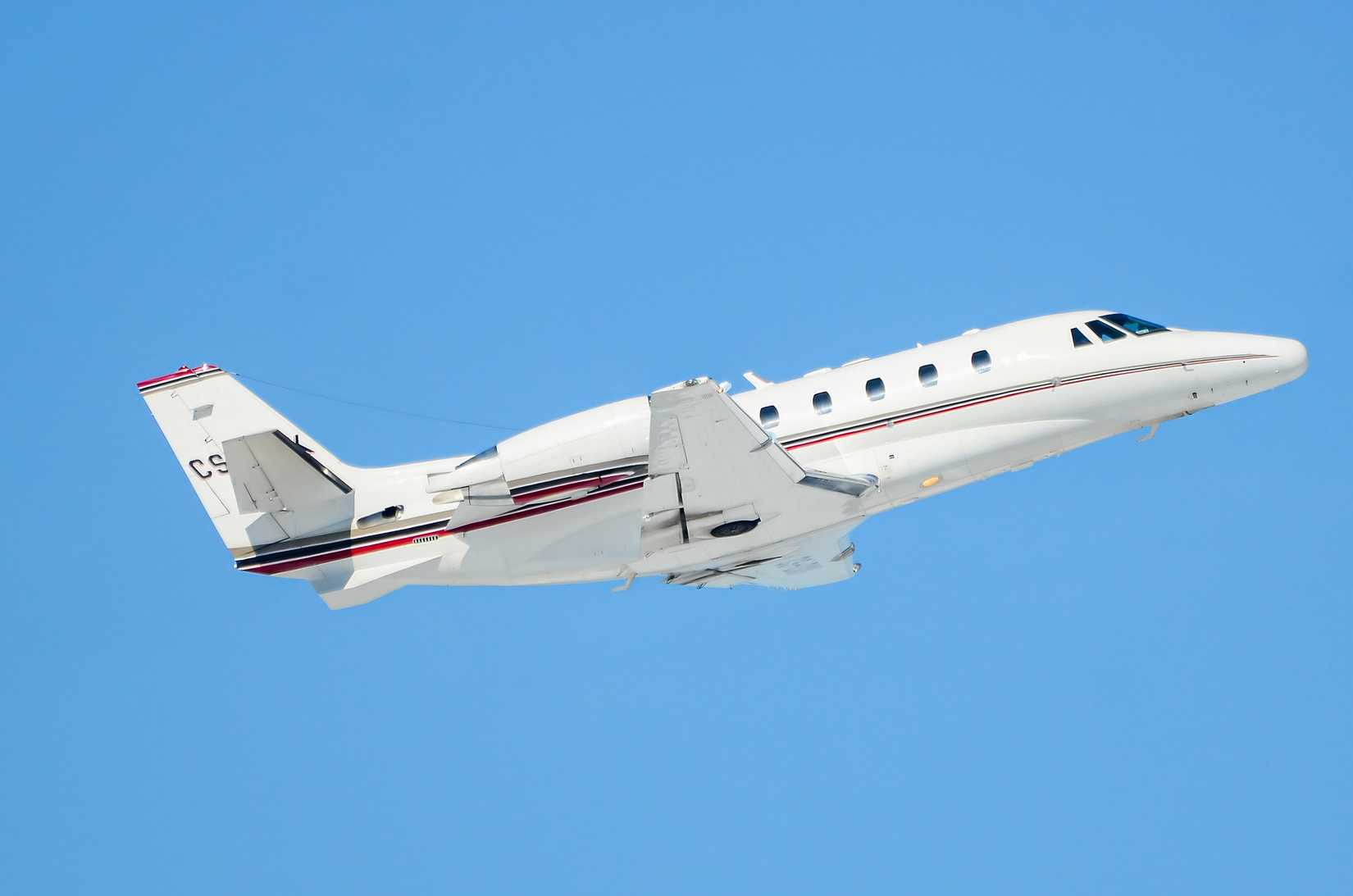 NetJets Cessna Citation XLS Runs Into Terminal At Teterboro Airport