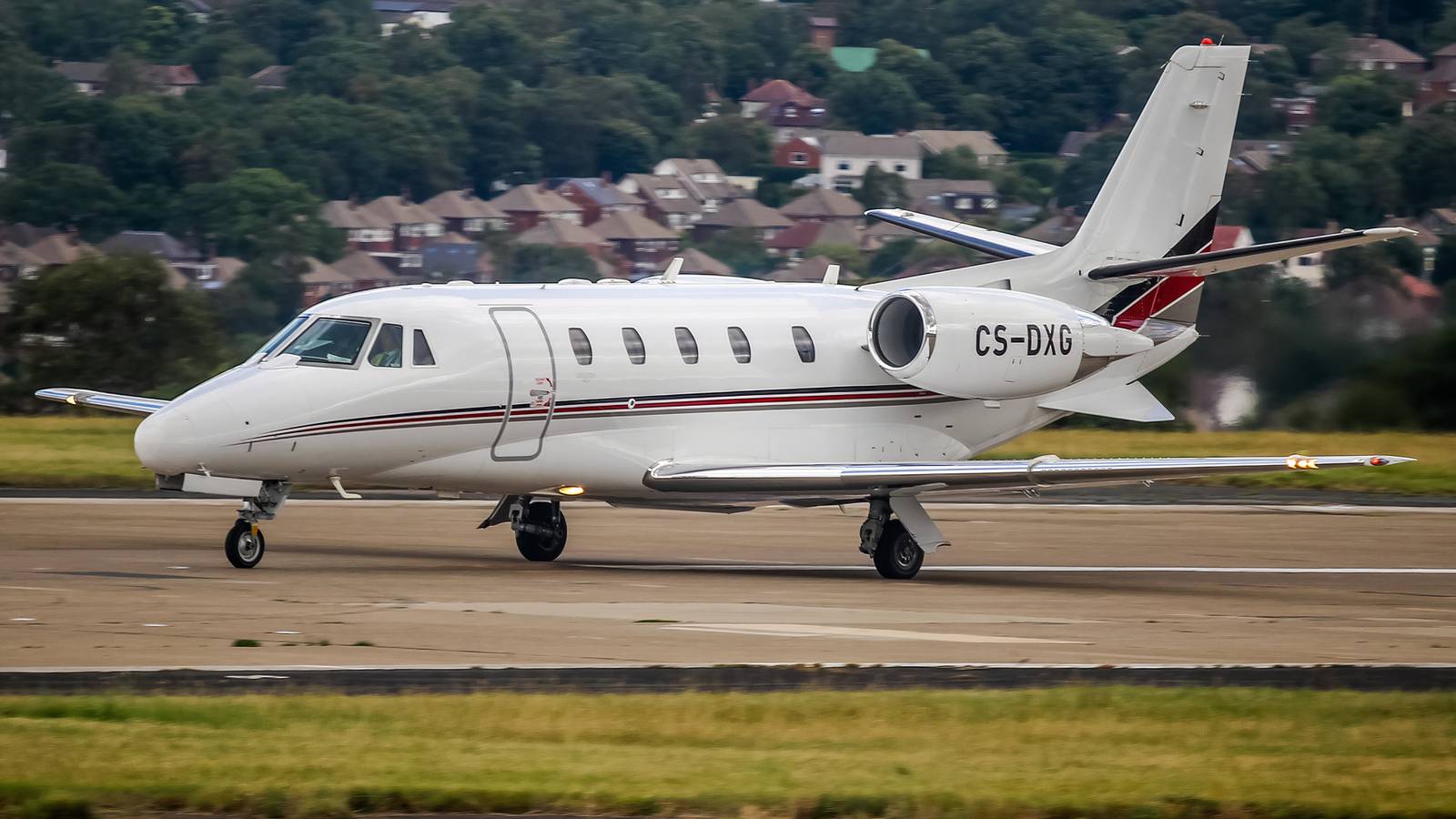 NetJets Cessna Citation XLS Runs Into Terminal At Teterboro Airport