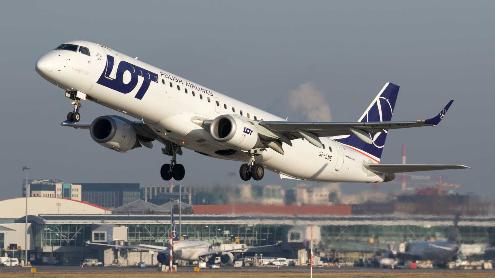 96 Years Of LOT: The History Of Poland's Flag Carrier & Its Iconic Crane