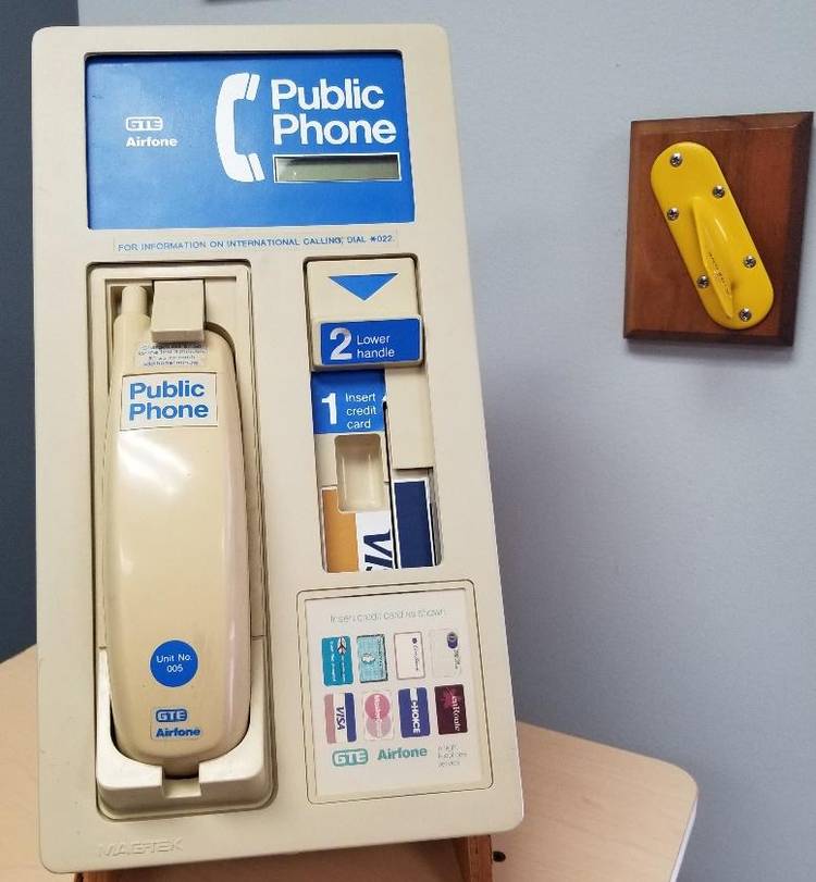 History: What Was Airfone & Why Did It Become Obsolete?