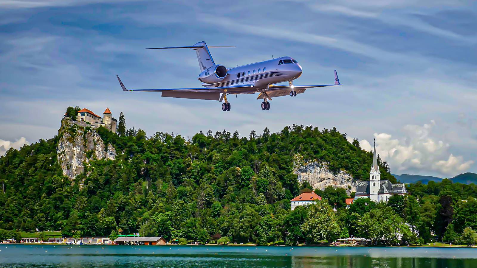 What Type Of Private Jet Does Alex Rodriguez Fly?
