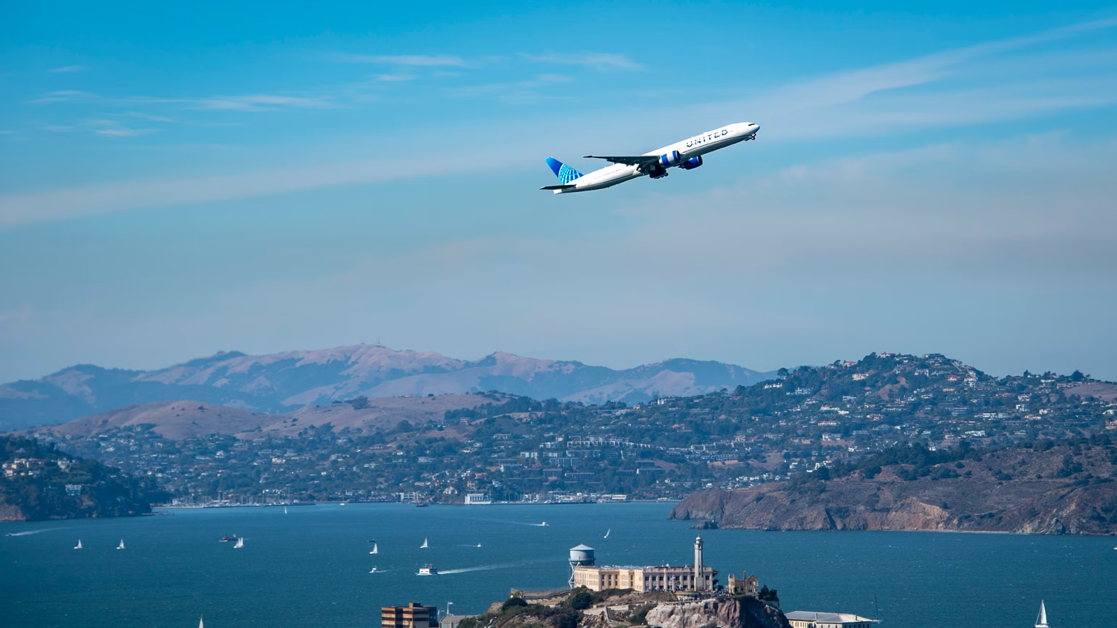 United Airlines Boeing 777-300ER Becomes World's Most Tracked Aircraft ...