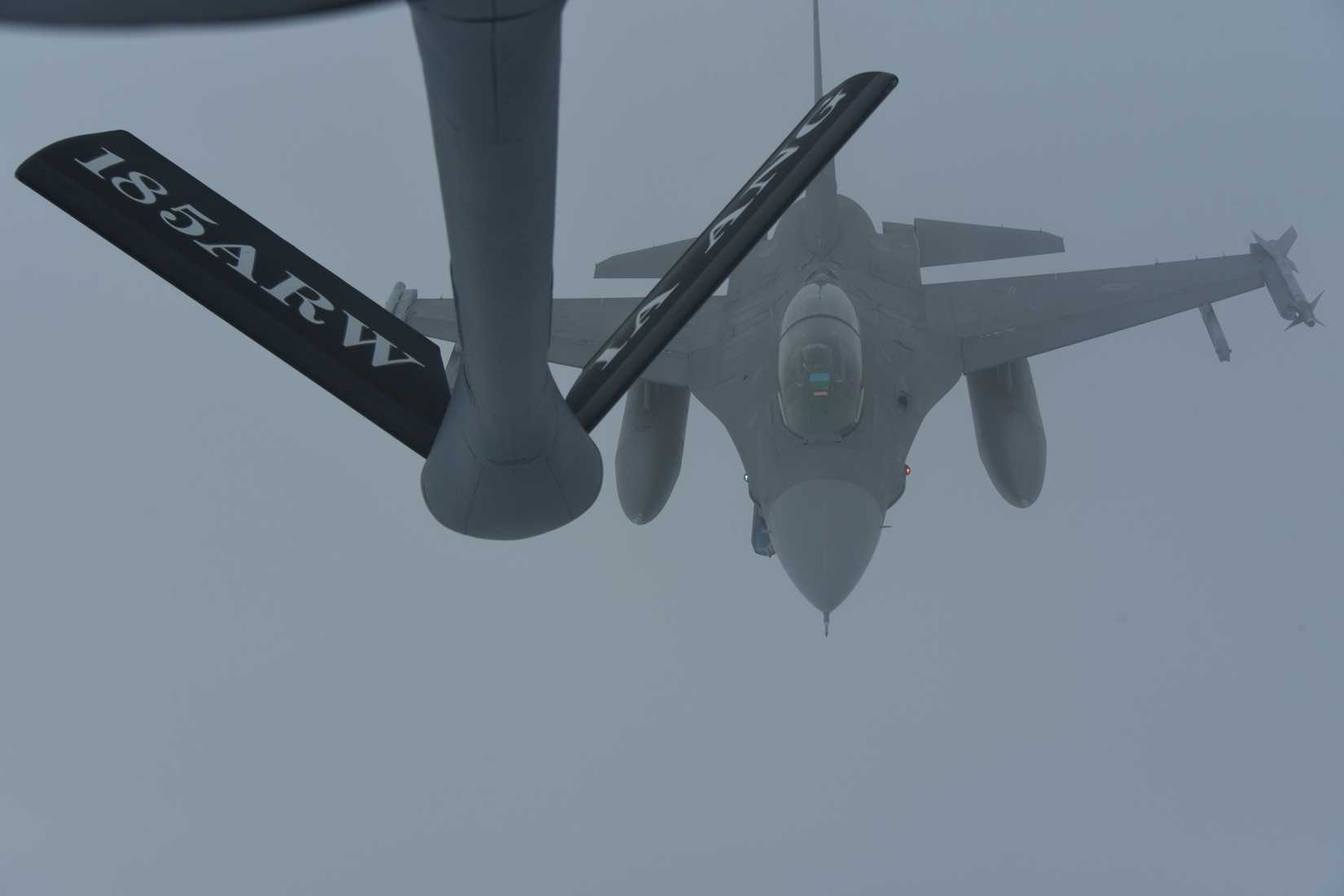 A Complete Guide To The Lockheed Martin F-16's Variants & The Countries ...