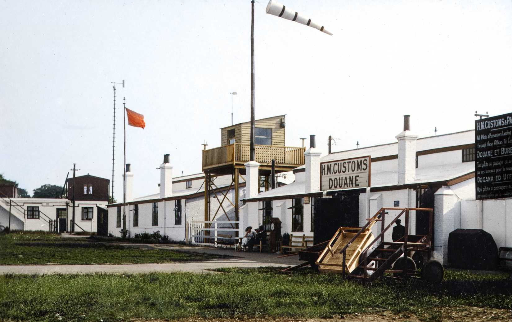 History: The Story Of The World's First Air Traffic Control Tower