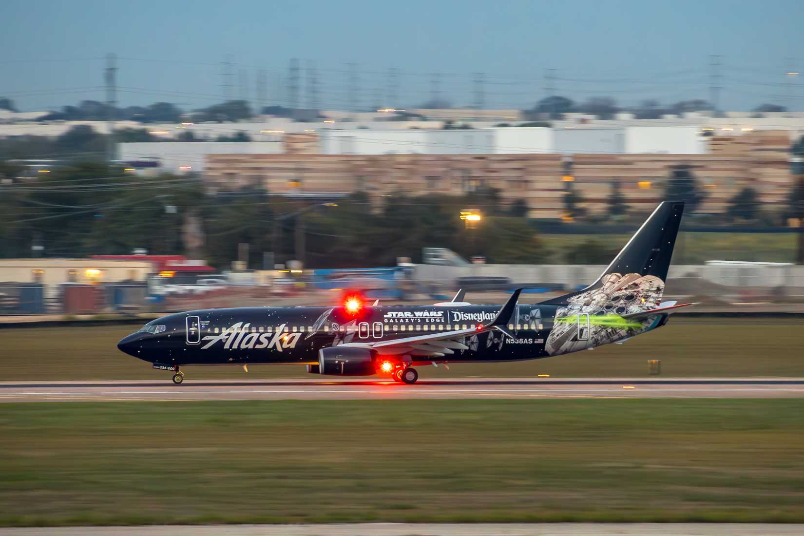 Why Did United & Alaska Airlines Paint Special Boeing 737-800 Star Wars ...