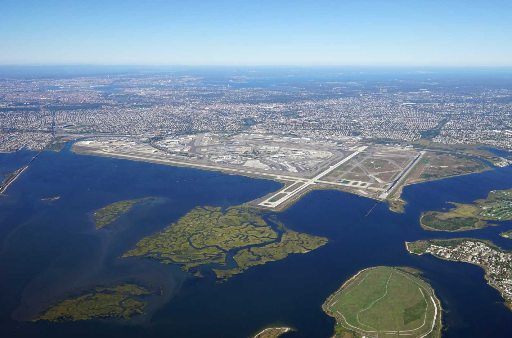 Top 5: These Are The Longest Commercial Airport Runways In The US