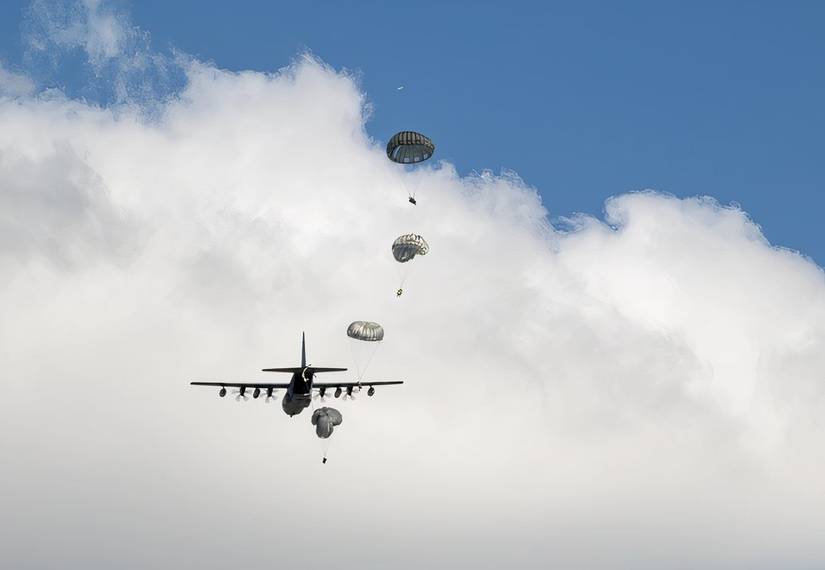 Parachutes Over Florida: US Air Force, Royal Air Force & Royal ...