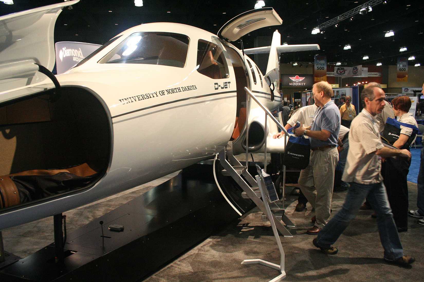 Diamond Aircraft Business Jet? A Look At The Canceled Diamond D-Jet