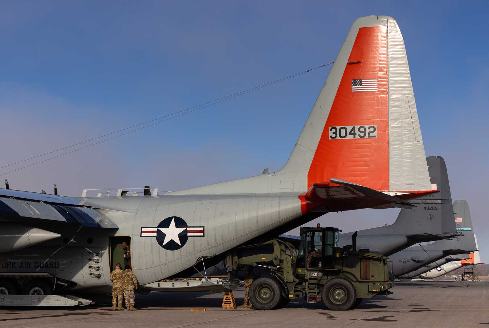 Wild: Why The US Air Force LC-130 Takes Off With Rockets & Lands On Skis