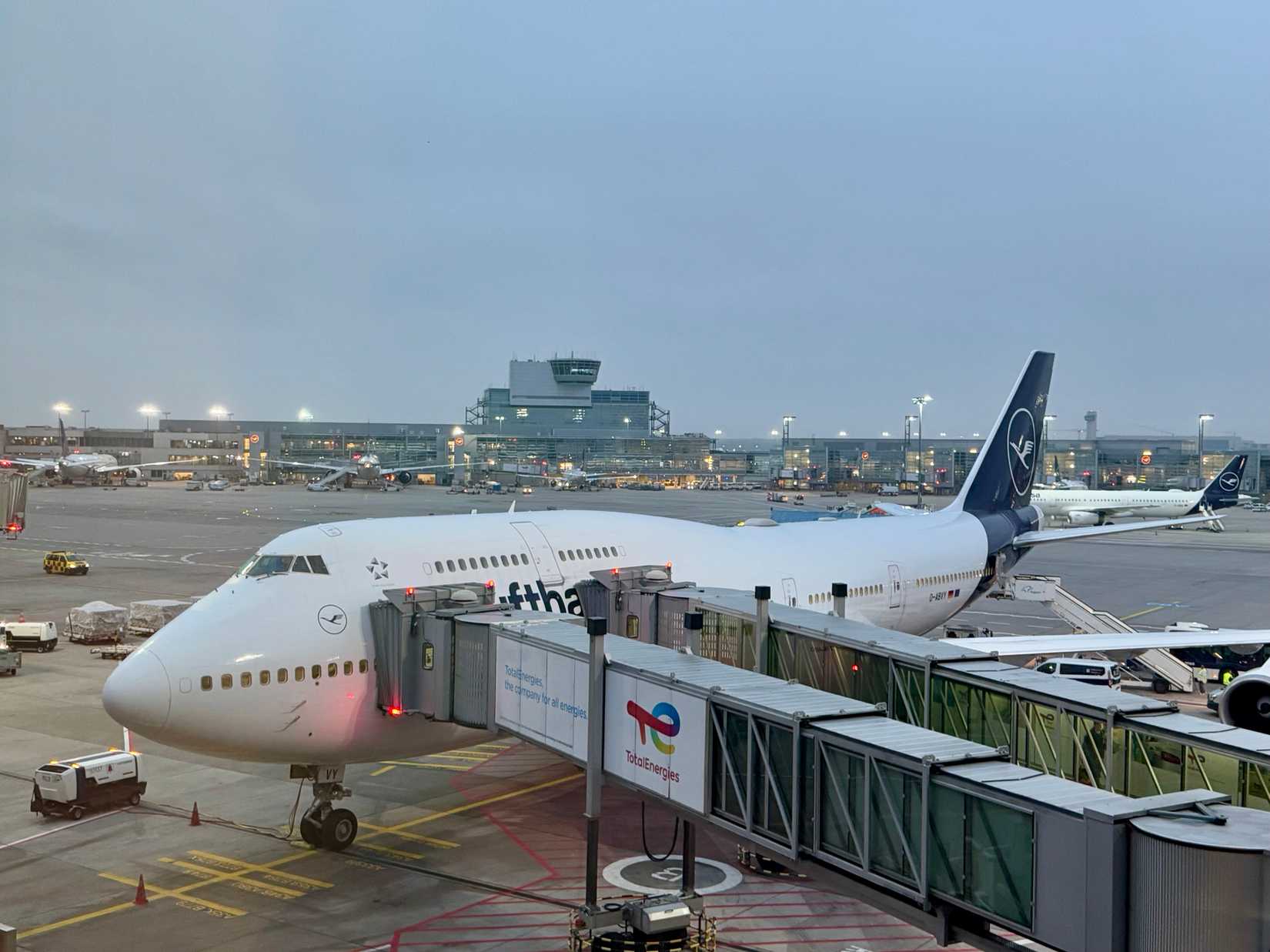 The Airline With The World's Largest Boeing 747 Passenger Fleet Still ...