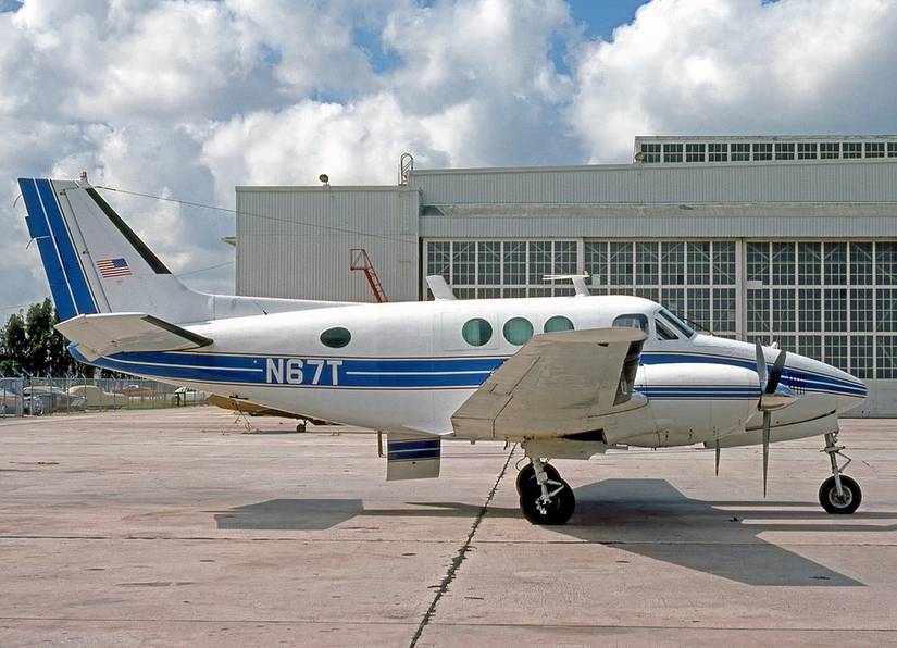 The Beechcraft Queen Air Series: Branching The Twin Bonanza And The ...