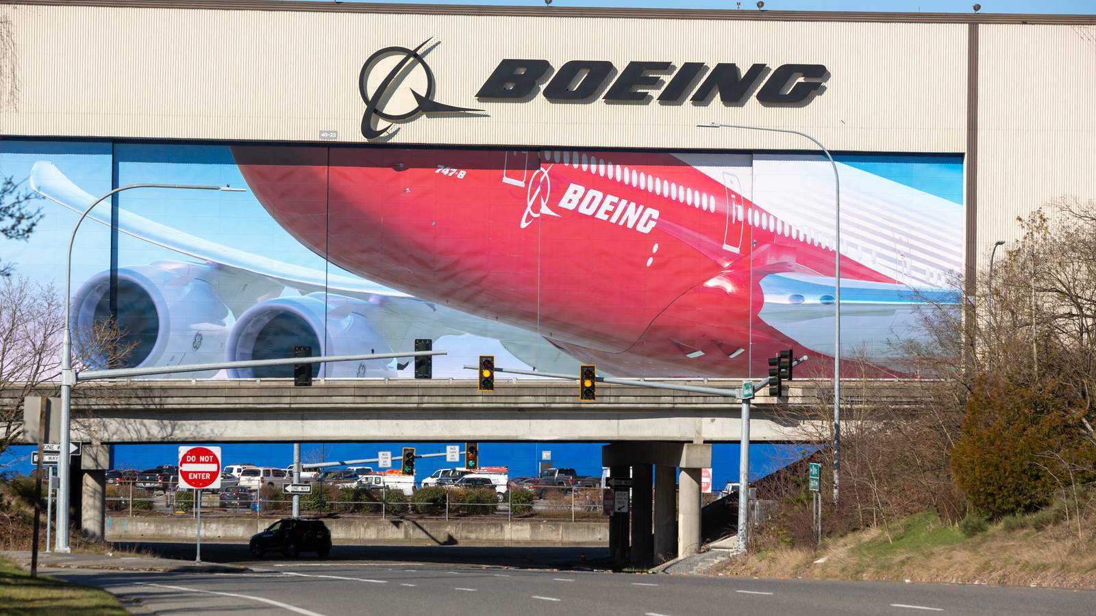 Boeing Hands Out Layoff Notices While Setting Up For Its Next ...