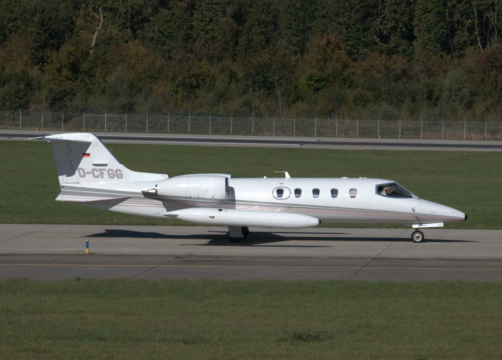 Understanding Light Jets: Perfect Short Trips