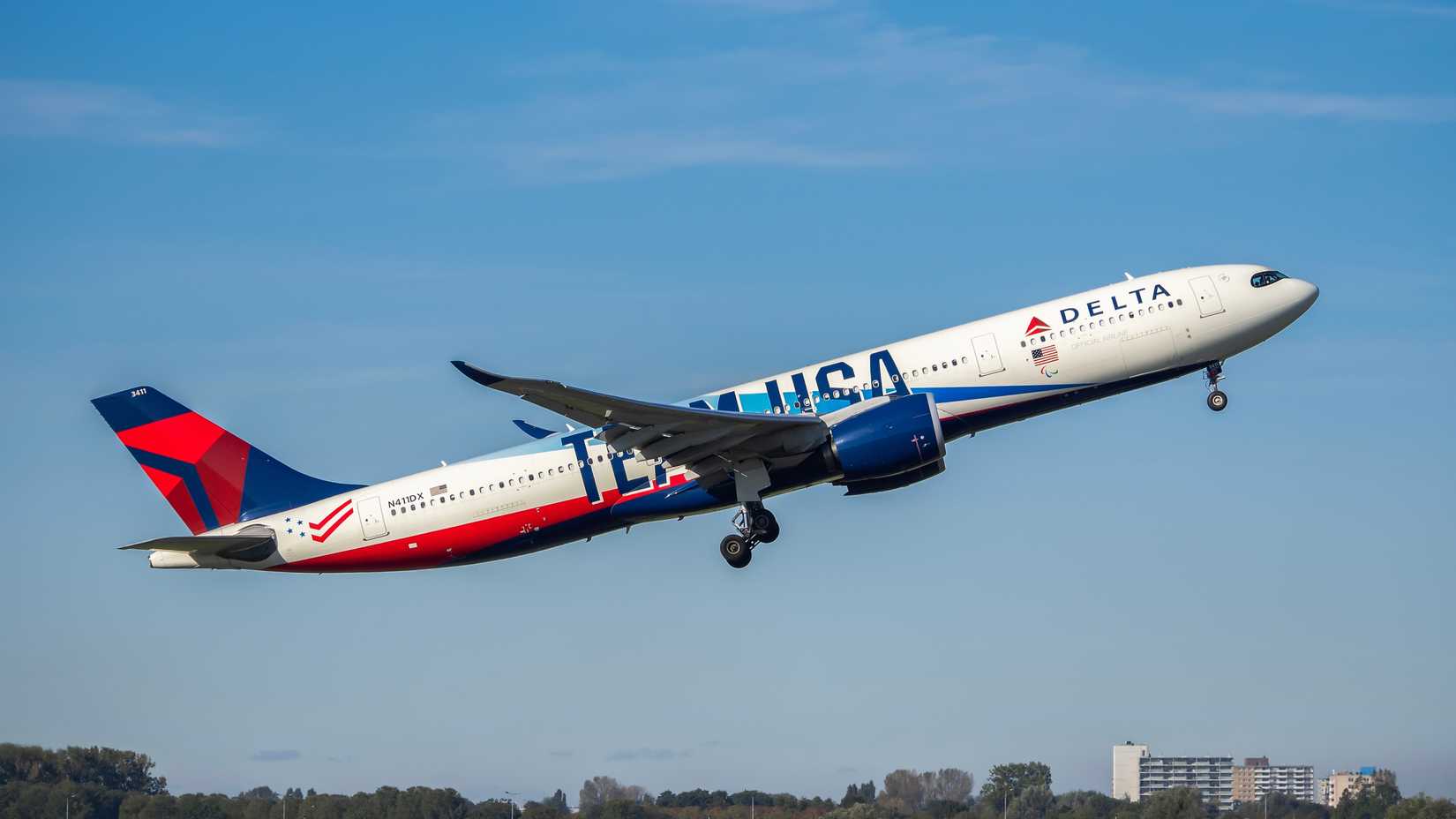 Delta Air Lines Now Hiring Flight Attendants For 2025