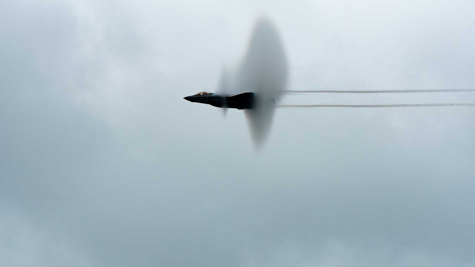 What Causes Fighter Jet Vapor Cones?