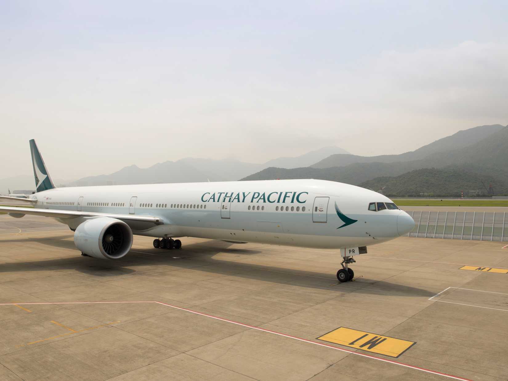 what planes do cathay pacific fly to hong kong