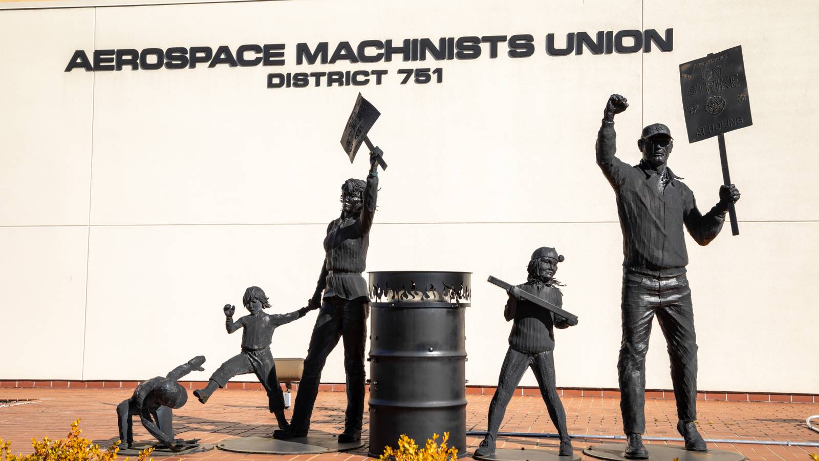 Boeing Machinists Union Endorses 38% Pay Hike Offer: Strike Could End ...