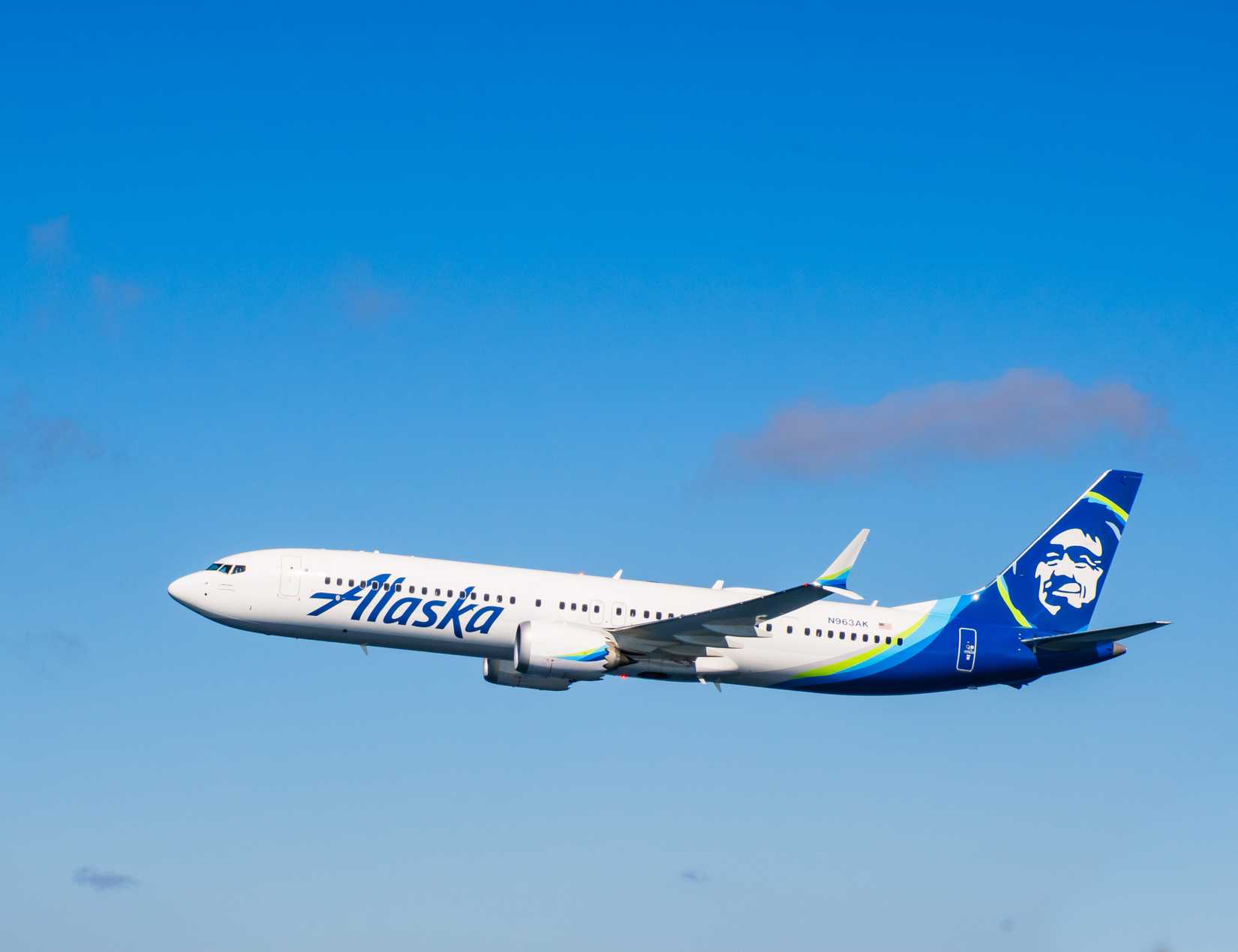 Which Hawaiian Routes Does Alaska Airlines Serve More Than Daily?