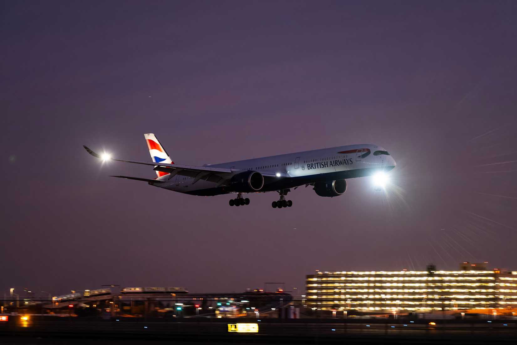 What Types Of Anti-Collision Lights Do Commercial Aircraft Have?