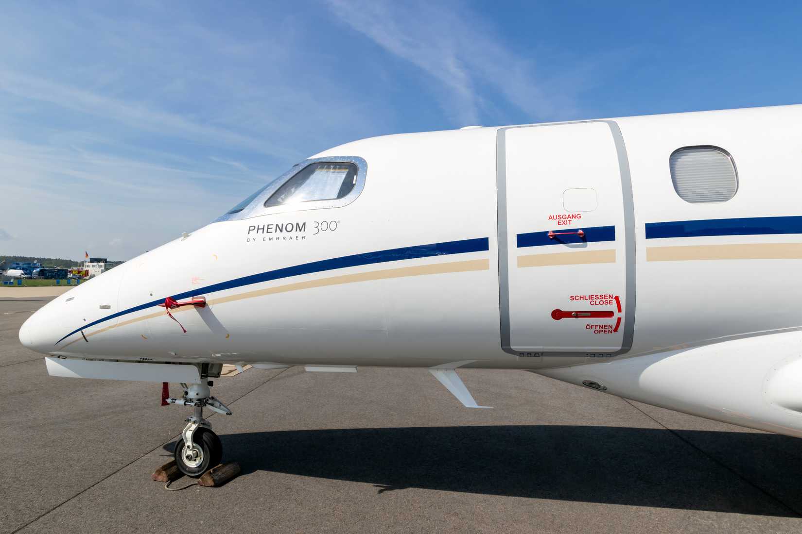 The Most Delivered Business Jet: Features On The Phenom 300