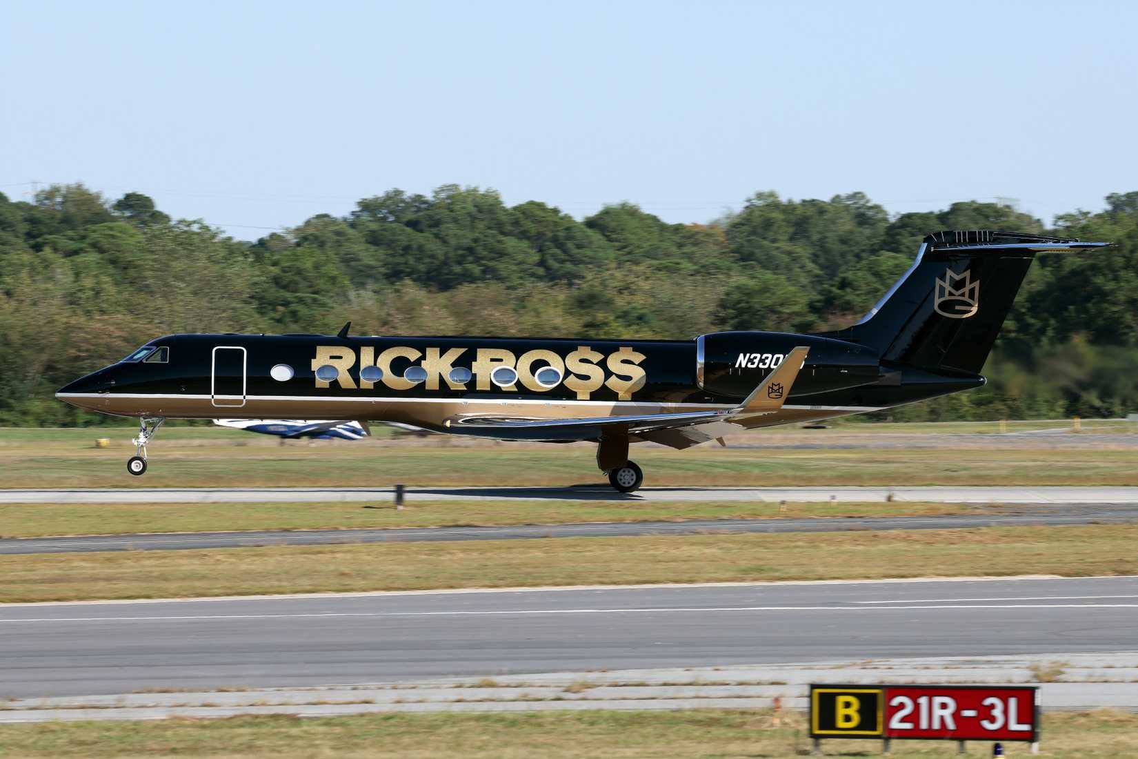 5 Cool Facts About Rick Ross' Gulfstream G550 Private Jet