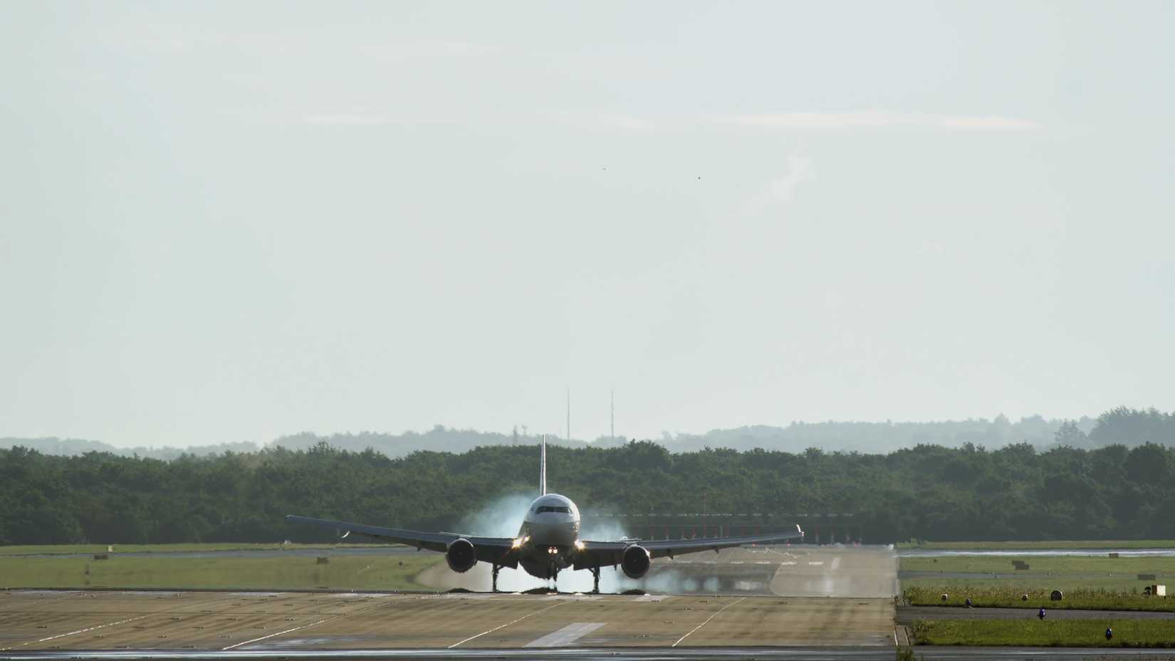 How Do Planes Fly Safely In High Winds?