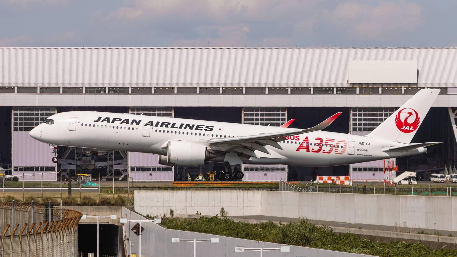 Investigators: Japan Airlines Airbus A350 Crash At Haneda Caused By ...