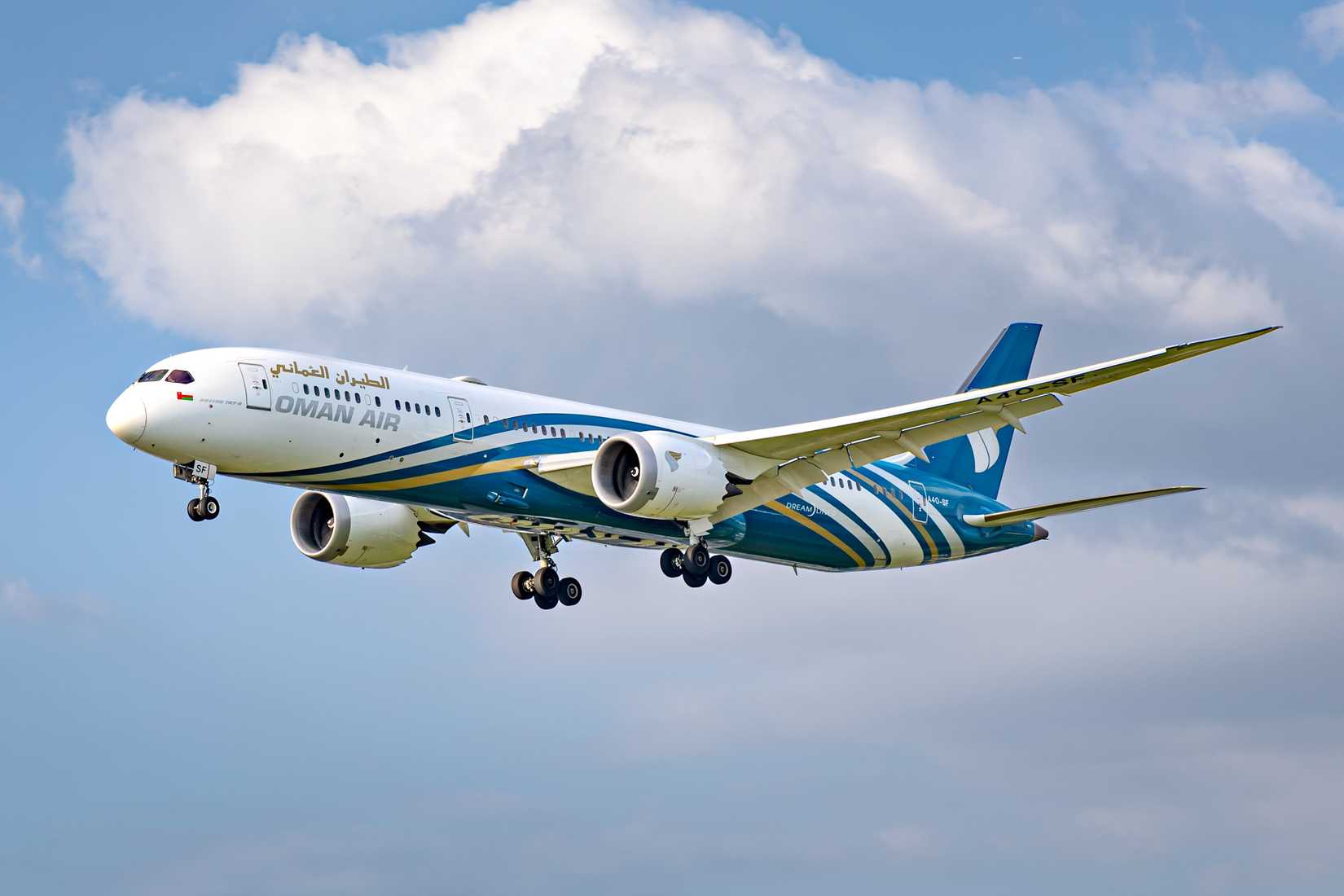 How Does Oman Air Configure Its Widebody Aircraft?