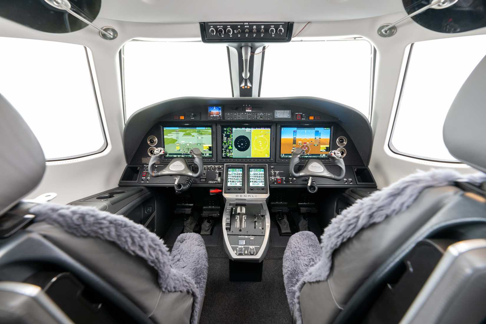 A Look At 4 Unique Differences Between The Pilatus PC-12 And The ...