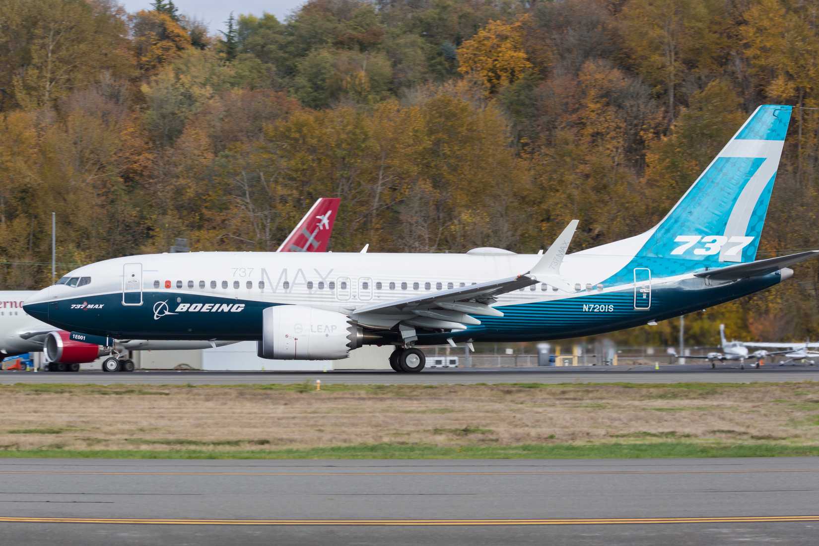 Why The Boeing 737 MAX Has Taller Landing Gear Struts