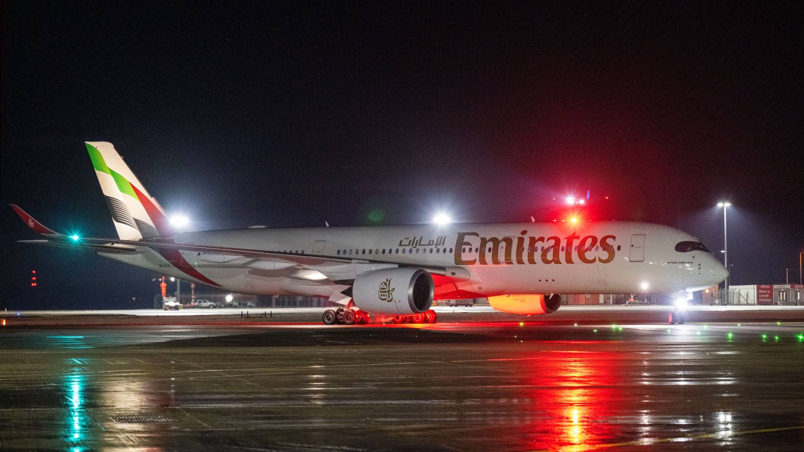 A Fake Video Showing An Emirates Plane Crash Has Been Circulating ...