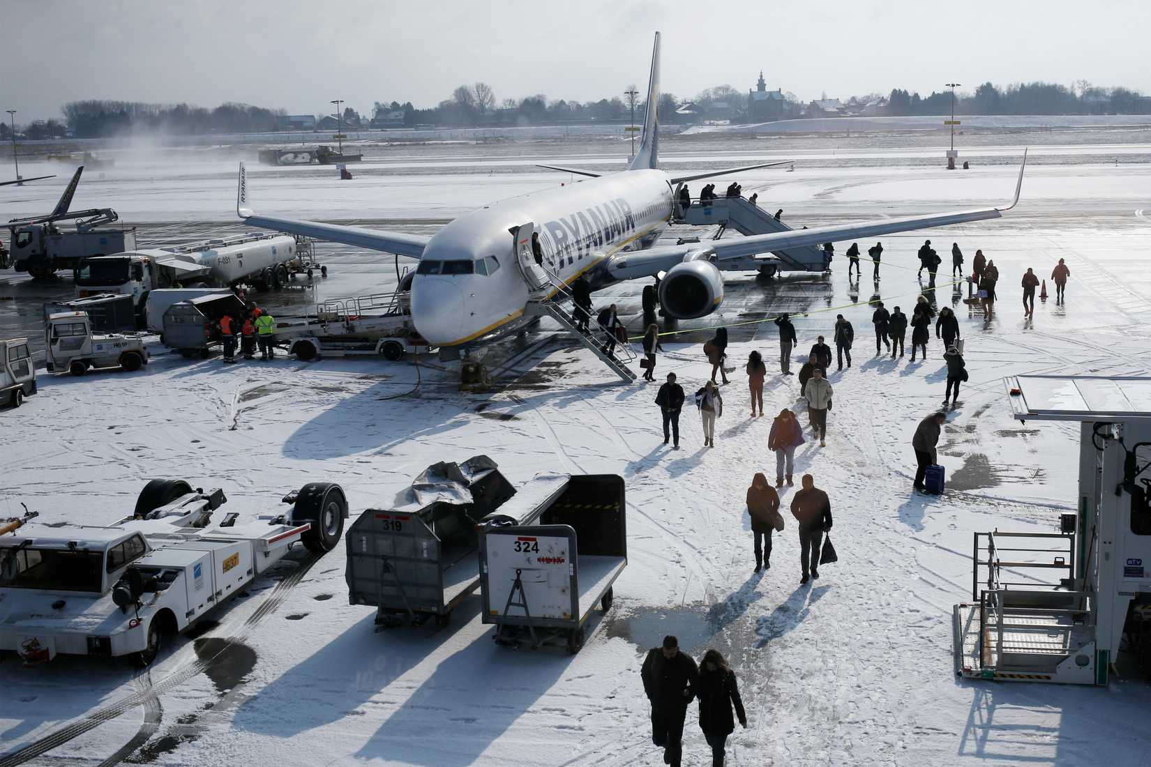 White Out: How Do Airports Manage Winter Storms?
