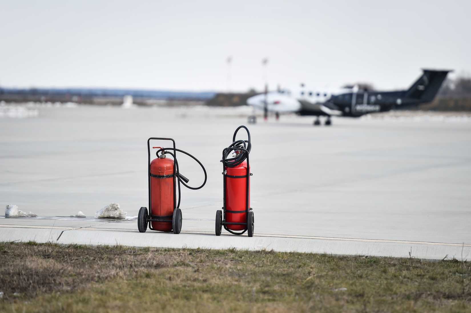 How Do Airlines Manage Lithium Battery Fires Onboard?