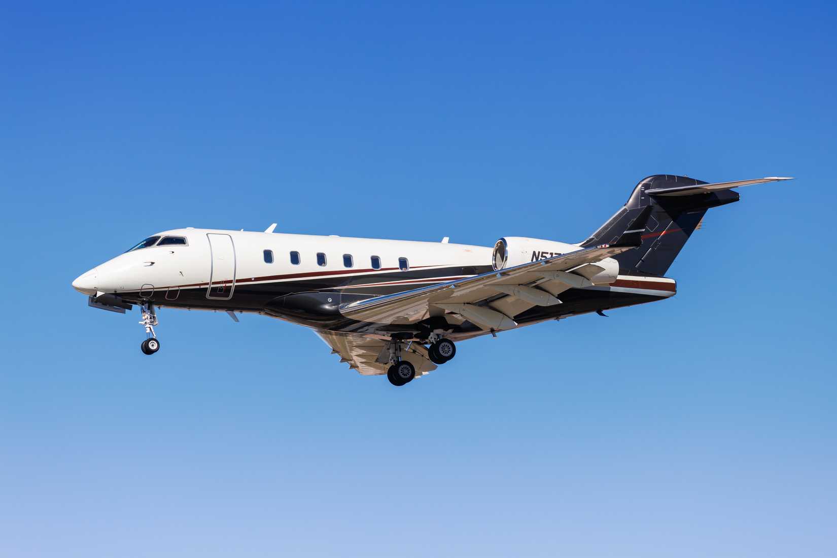 How Does The Bombardier Challenger 300 Compare To The Gulfstream G280?