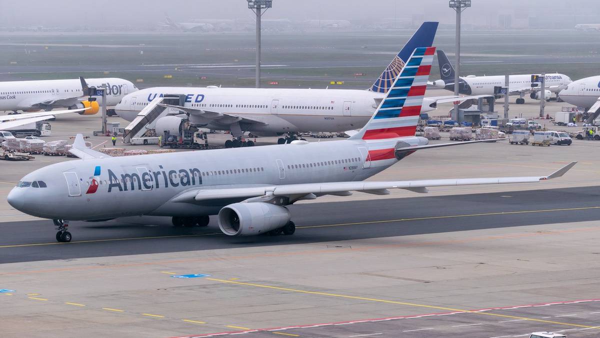 Which Is Better for Flying International: American Airlines or United ...