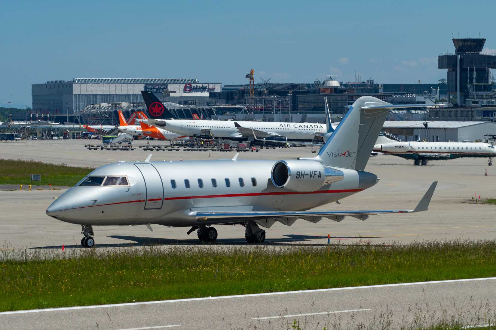 How Does The Bombardier Challenger 600 Compare To The Dassault Falcon ...